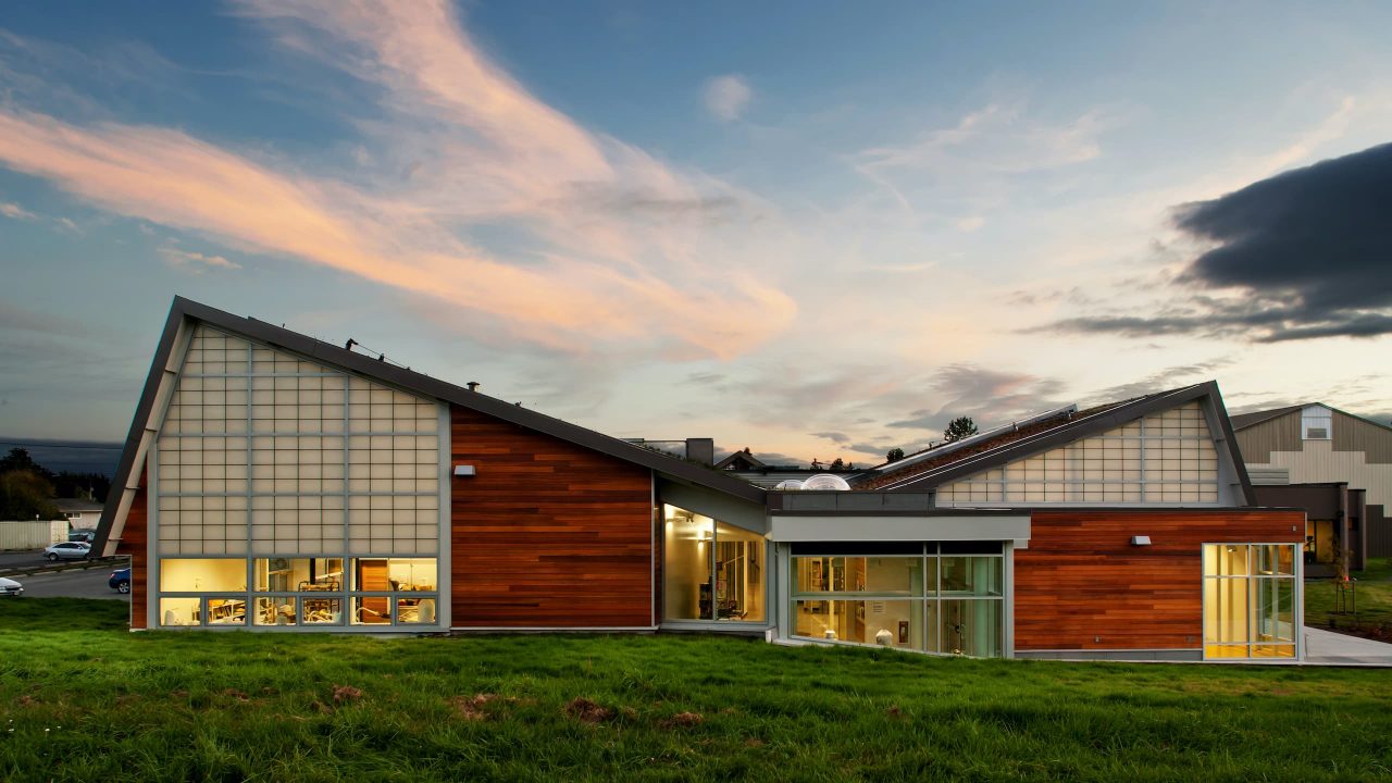 CGI Constructors: People. Building Canada.